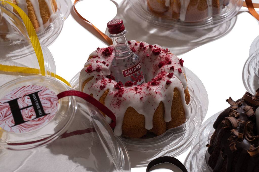 Mini Bundt Cake Gift Boxes: A Sweet Presentation| EstherO Design