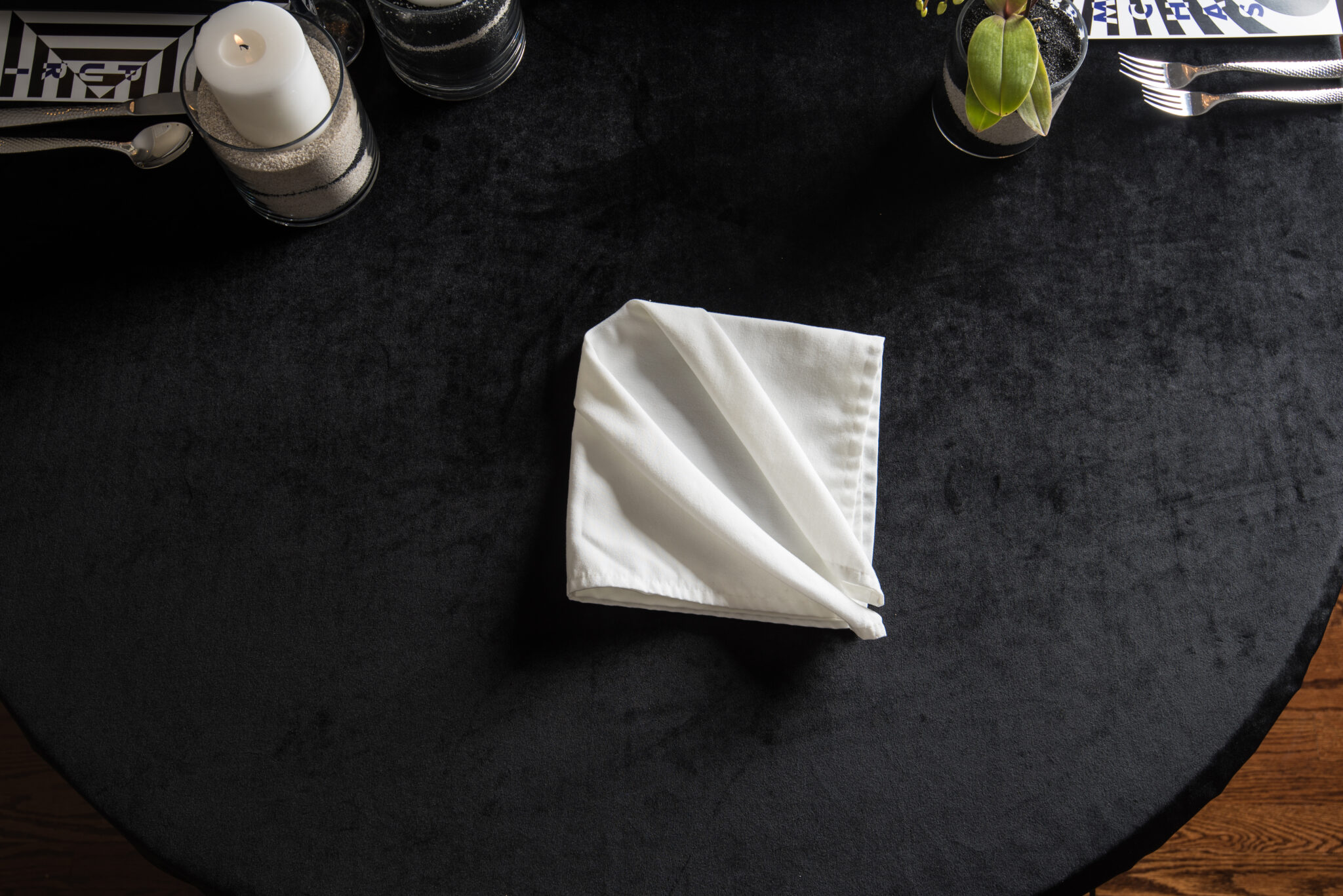 Elegant Tuxedo Napkin Fold – Stylish Table Setting Idea